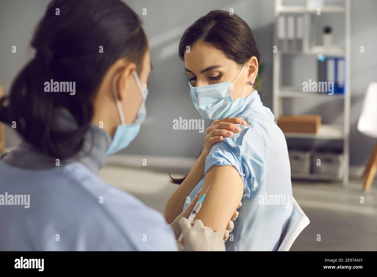 Person getting injection in arm hi-res stock photography and images - Alamy