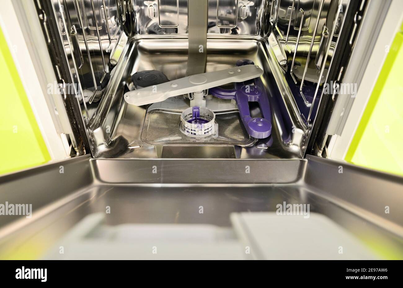 A view of the inside of an empty dishwasher Stock Photo - Alamy