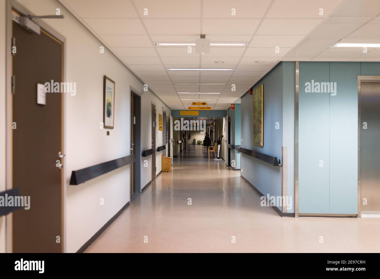 Indoor corridor of modern hospital Stock Photo - Alamy