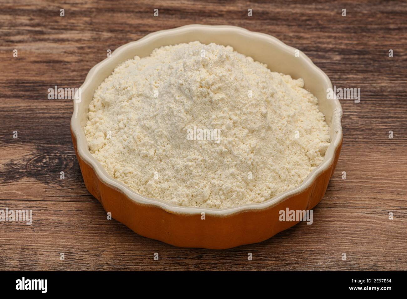 Wheat flour heap in the bowl for cooking Stock Photo - Alamy