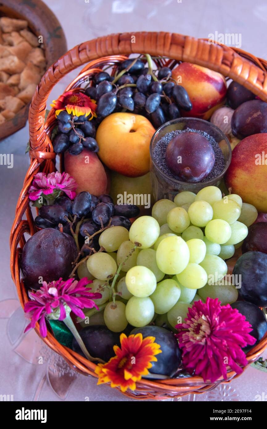 Fruit Basket, Feast of the Savior. Spasa Stock Photo - Alamy