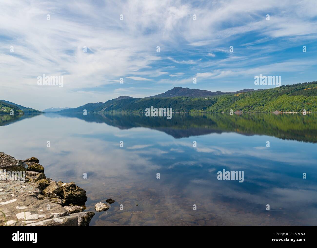 Loch and mountains hi-res stock photography and images - Alamy