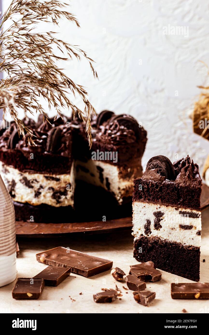 A piece of homemade oreo cake Stock Photo - Alamy