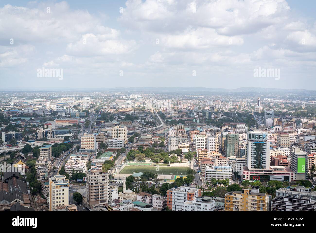 City street and skyscraper hi-res stock photography and images - Alamy