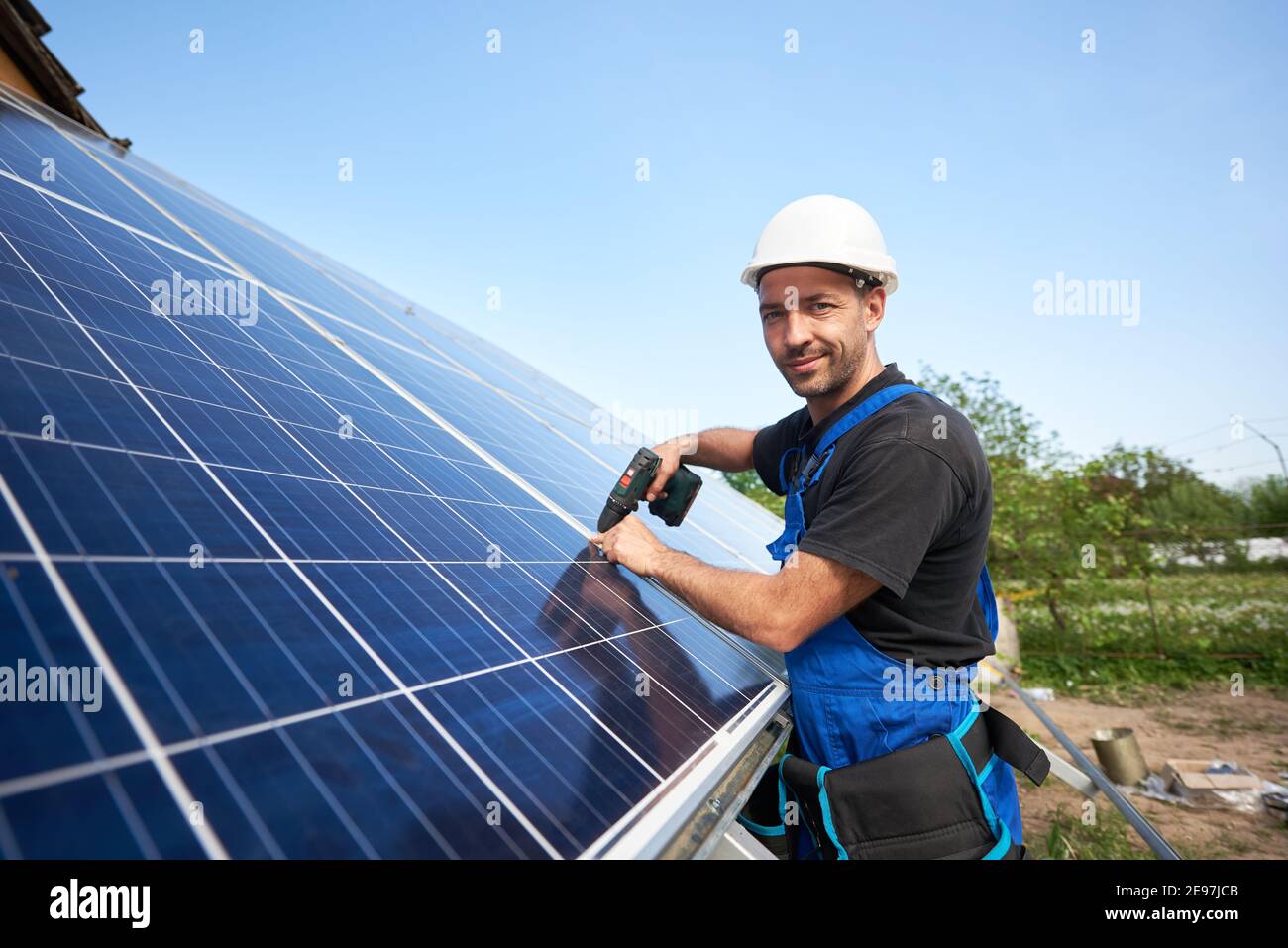 Solar system installation hi-res stock photography and images - Alamy