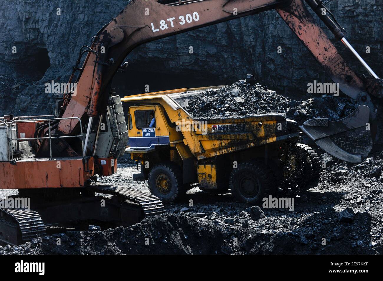 Schwerer bagger hi-res stock photography and images - Alamy