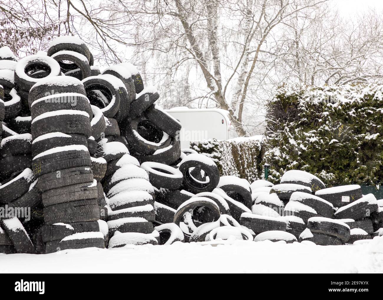 Car recycling dump hi-res stock photography and images - Alamy