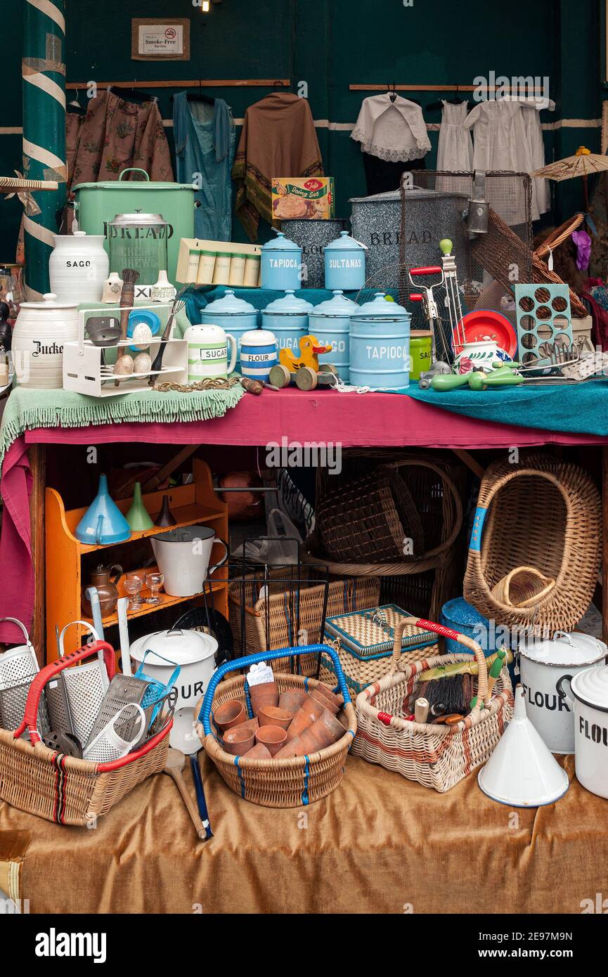 Angel market hi-res stock photography and images - Alamy