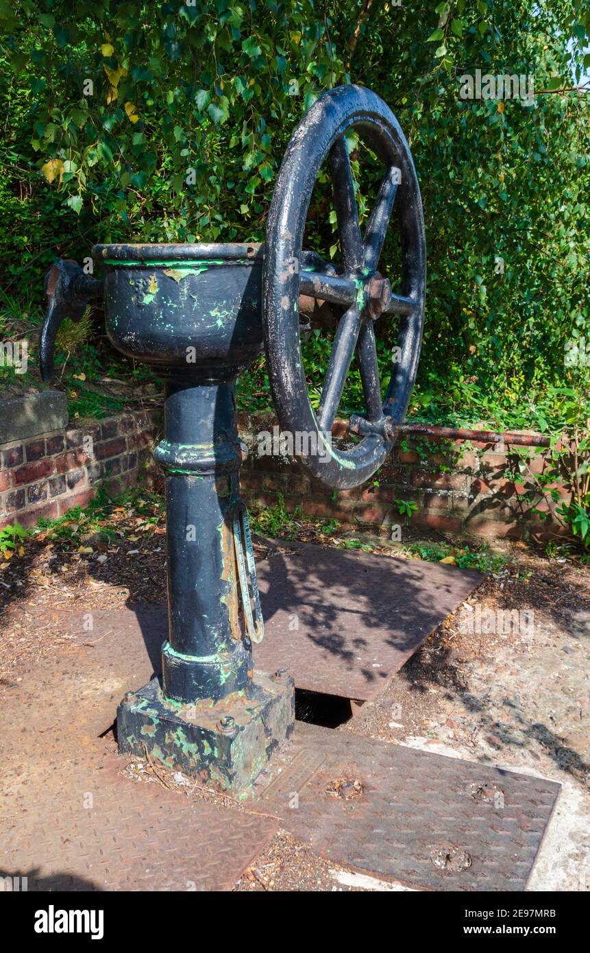 Sluice gate valve hi-res stock photography and images - Alamy