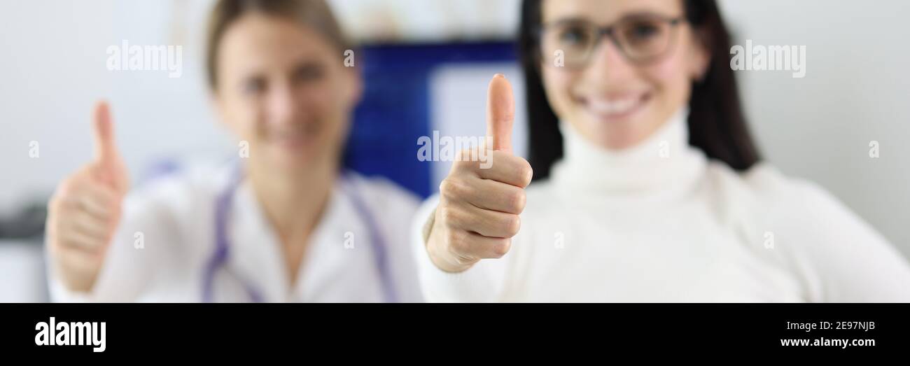 Doctor patient thumbs up hi-res stock photography and images - Alamy