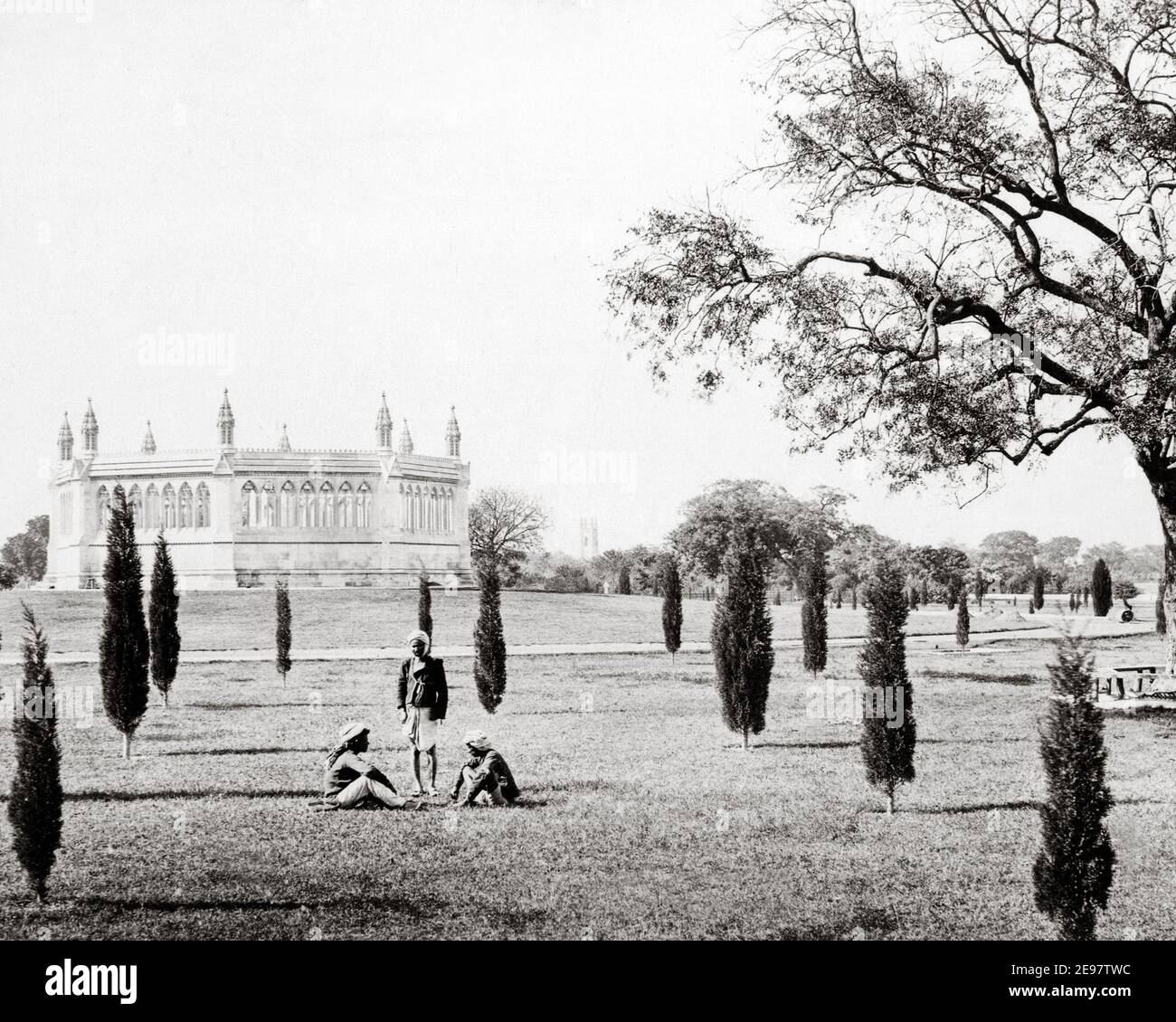 Late 19th century photograph - Memorial Well, Cawnpore, Kanpur, India ... Late 19th century photograph - Memorial Well, Cawnpore, Kanpur, India ...
