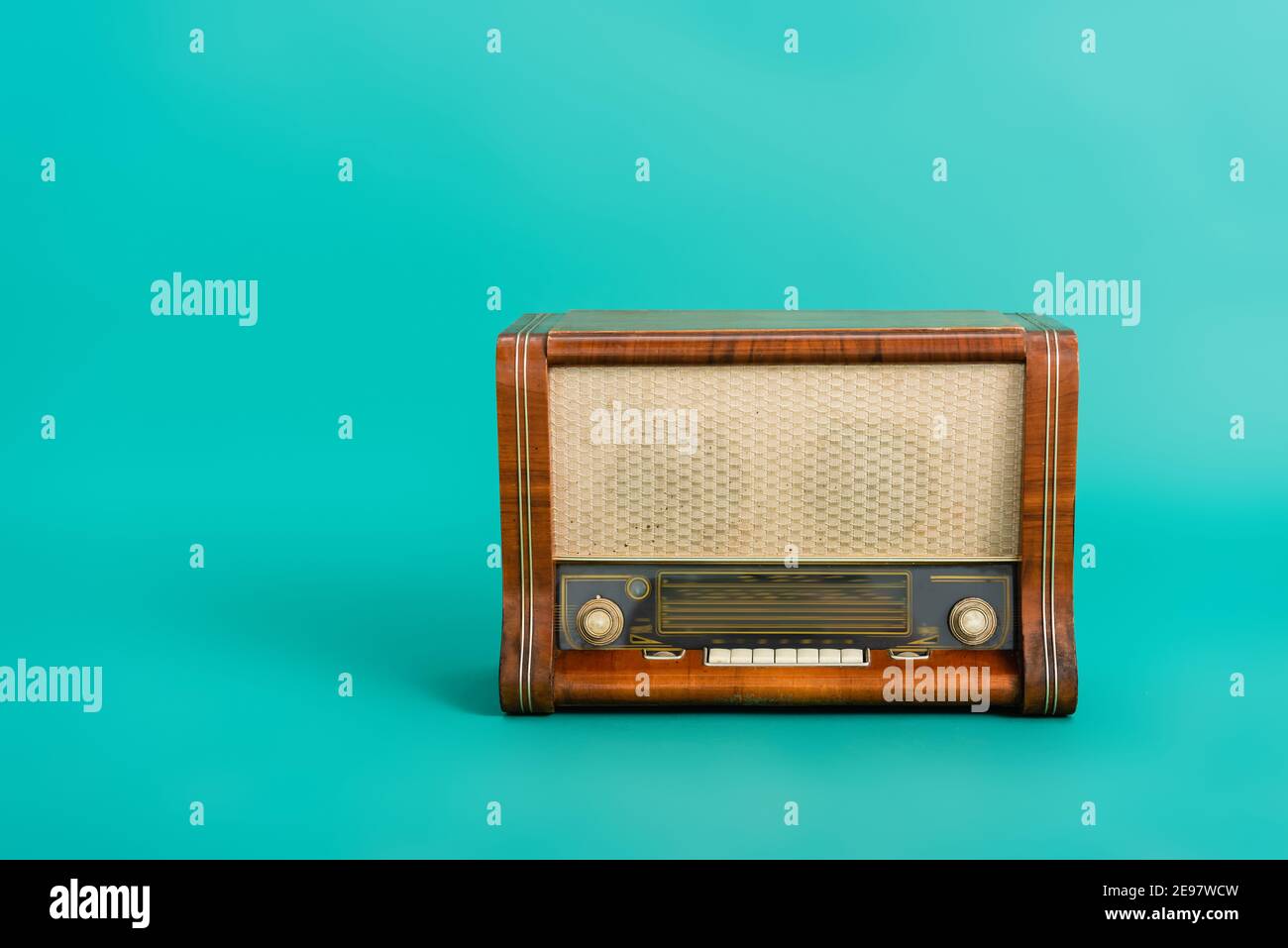vintage wooden radio receiver on turquoise background Stock Photo - Alamy