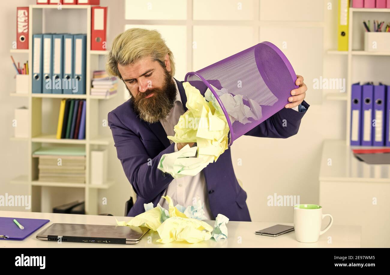 Man digging through trash can hi-res stock photography and images - Alamy