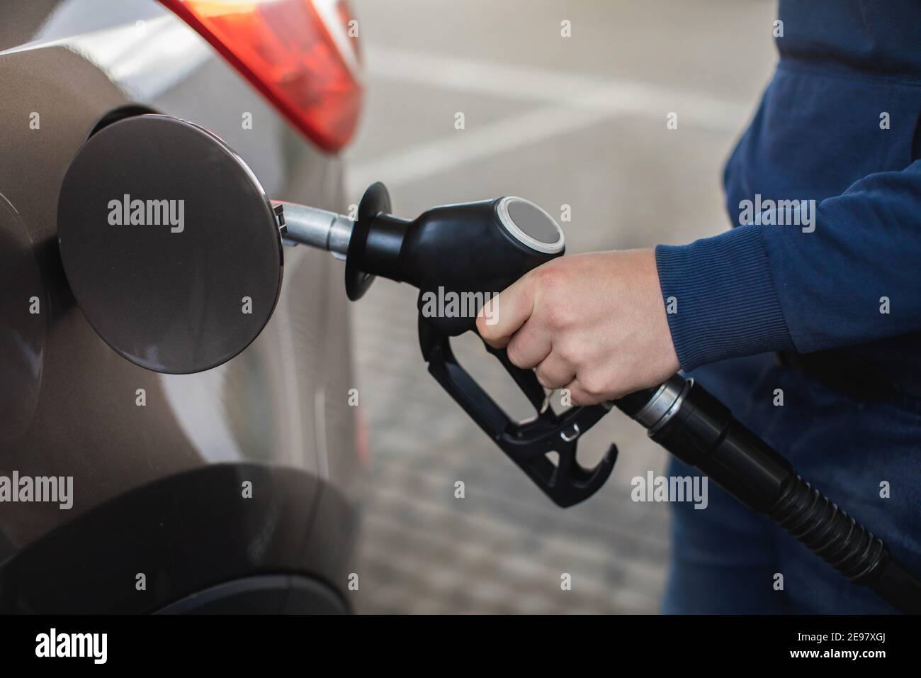 Liquid petroleum gas being pumped hi-res stock photography and images ...