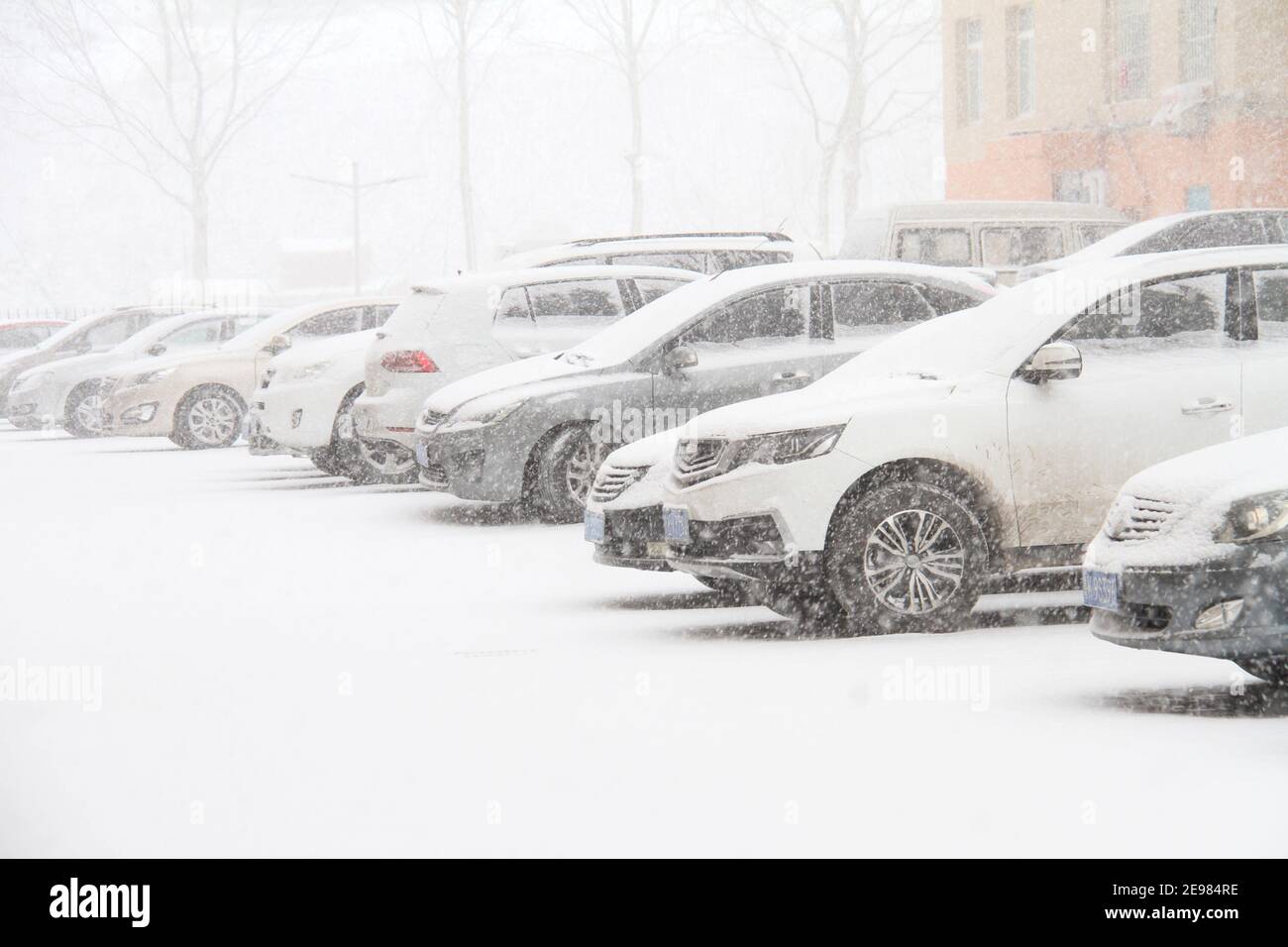 Affected by the cold air, the weather is cold and windy with snow in ...