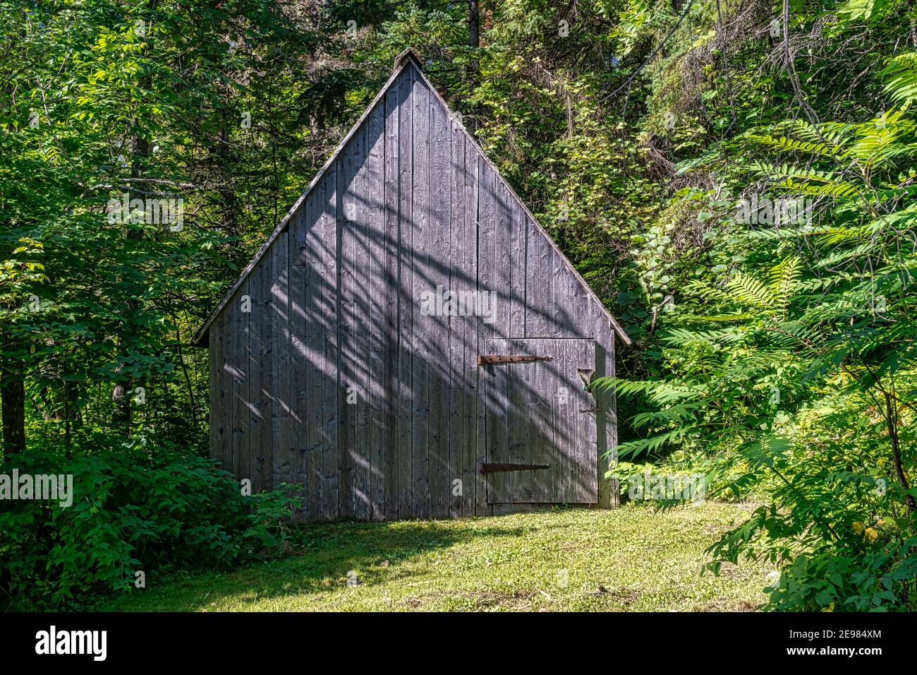 Old wooden barn built hi-res stock photography and images - Alamy