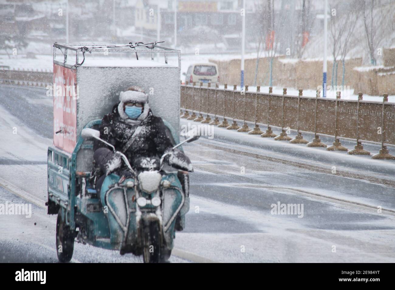 Affected by the cold air, the weather is cold and windy with snow in ...