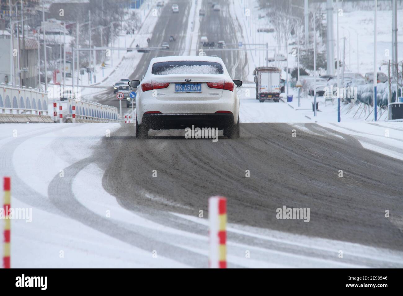 Affected by the cold air, the weather is cold and windy with snow in ...