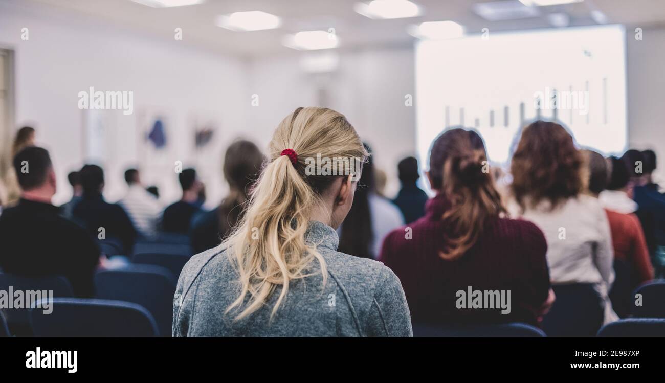 University lecture hall hi-res stock photography and images - Alamy