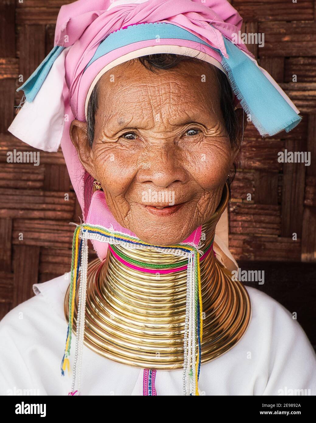 Long neck women hi-res stock photography and images - Alamy
