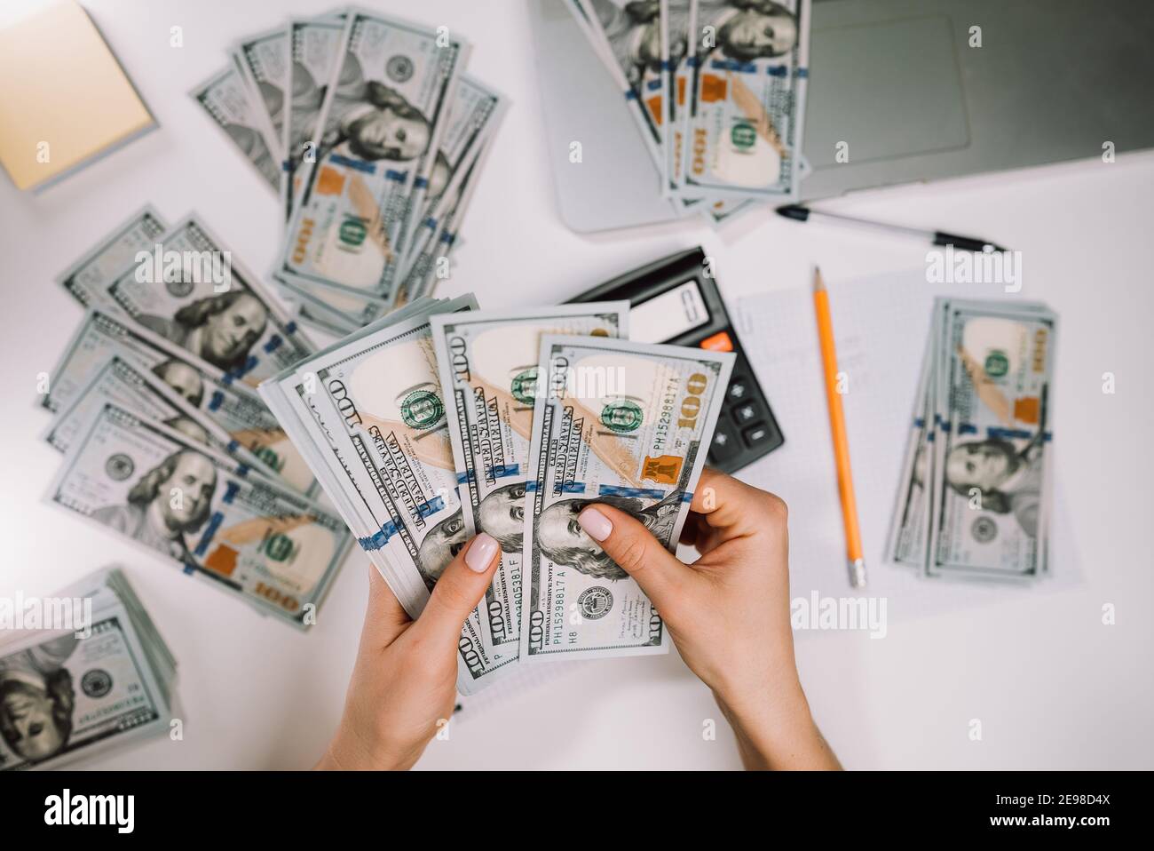 Calculates bill hi-res stock photography and images - Alamy