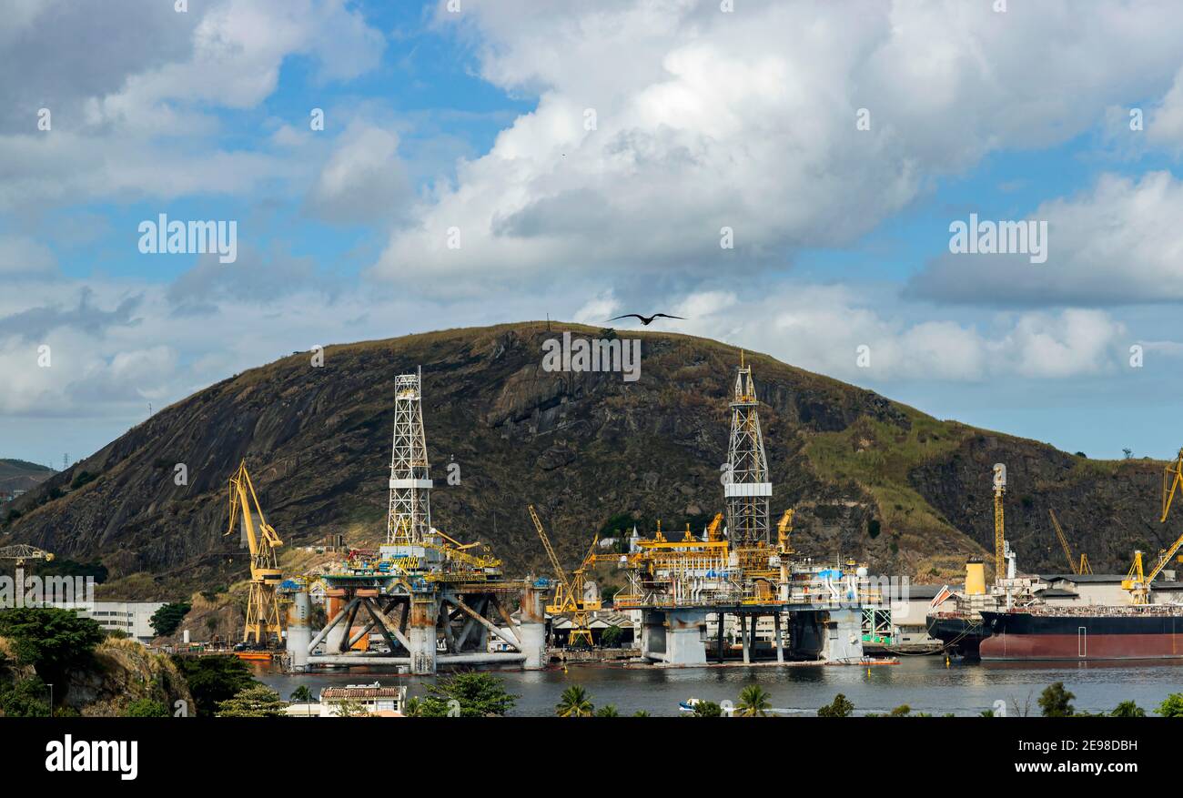 Oil refinery towers in the port Stock Photo - Alamy