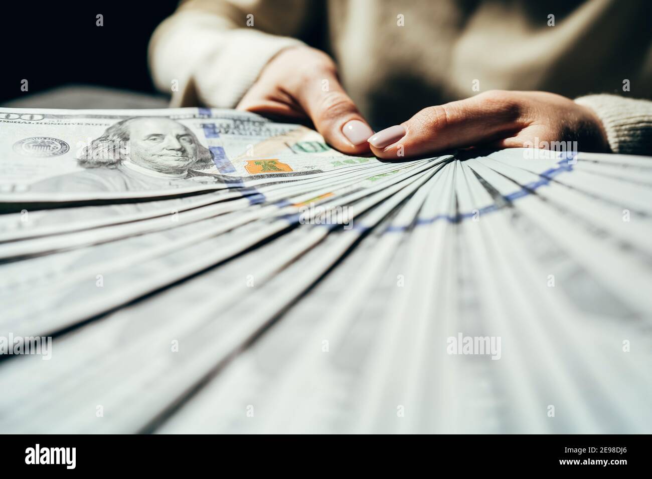 Person counts 100 dollar banknotes hi-res stock photography and images ...