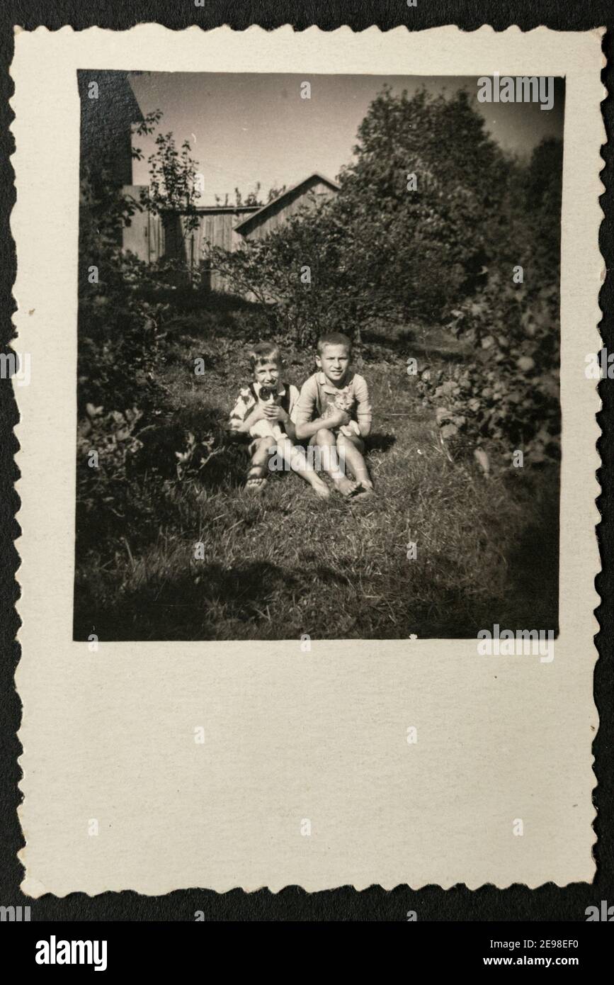 1930s kids hi-res stock photography and images - Alamy
