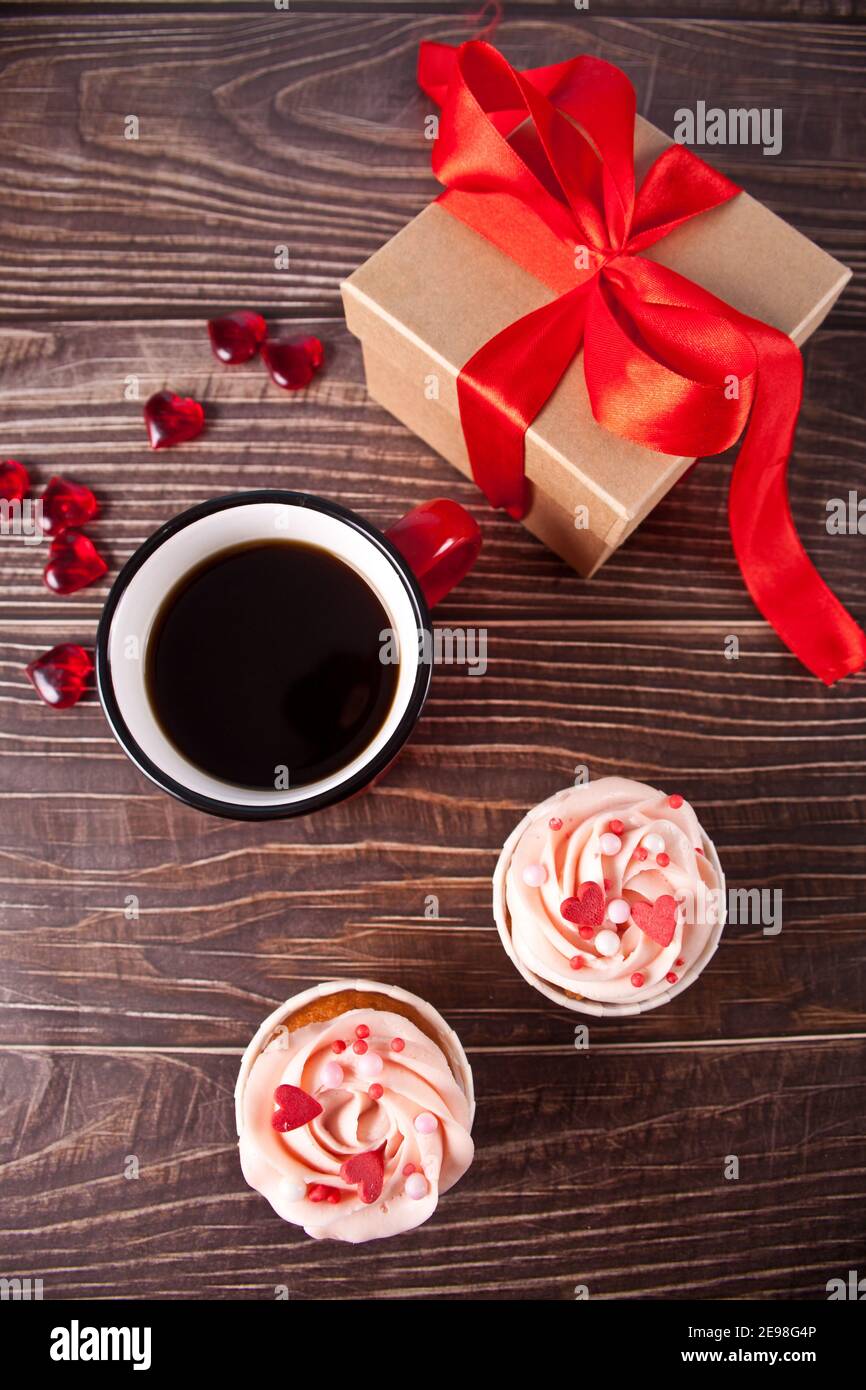Valentines cupcakes cream cheese frosting decorated with heart candy ...