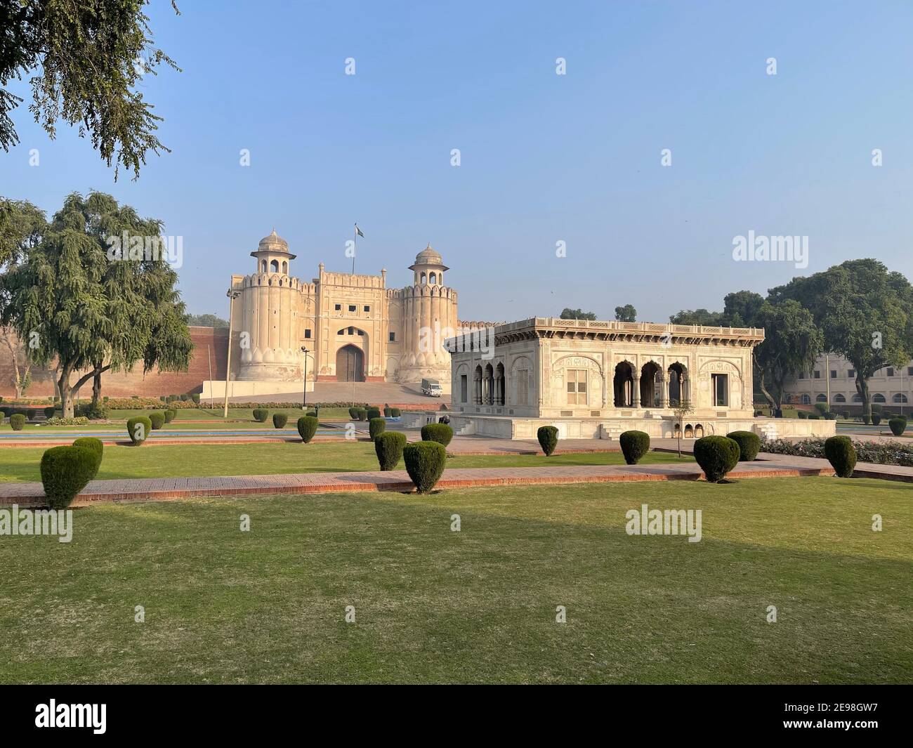 Lahore skyline hi-res stock photography and images - Alamy