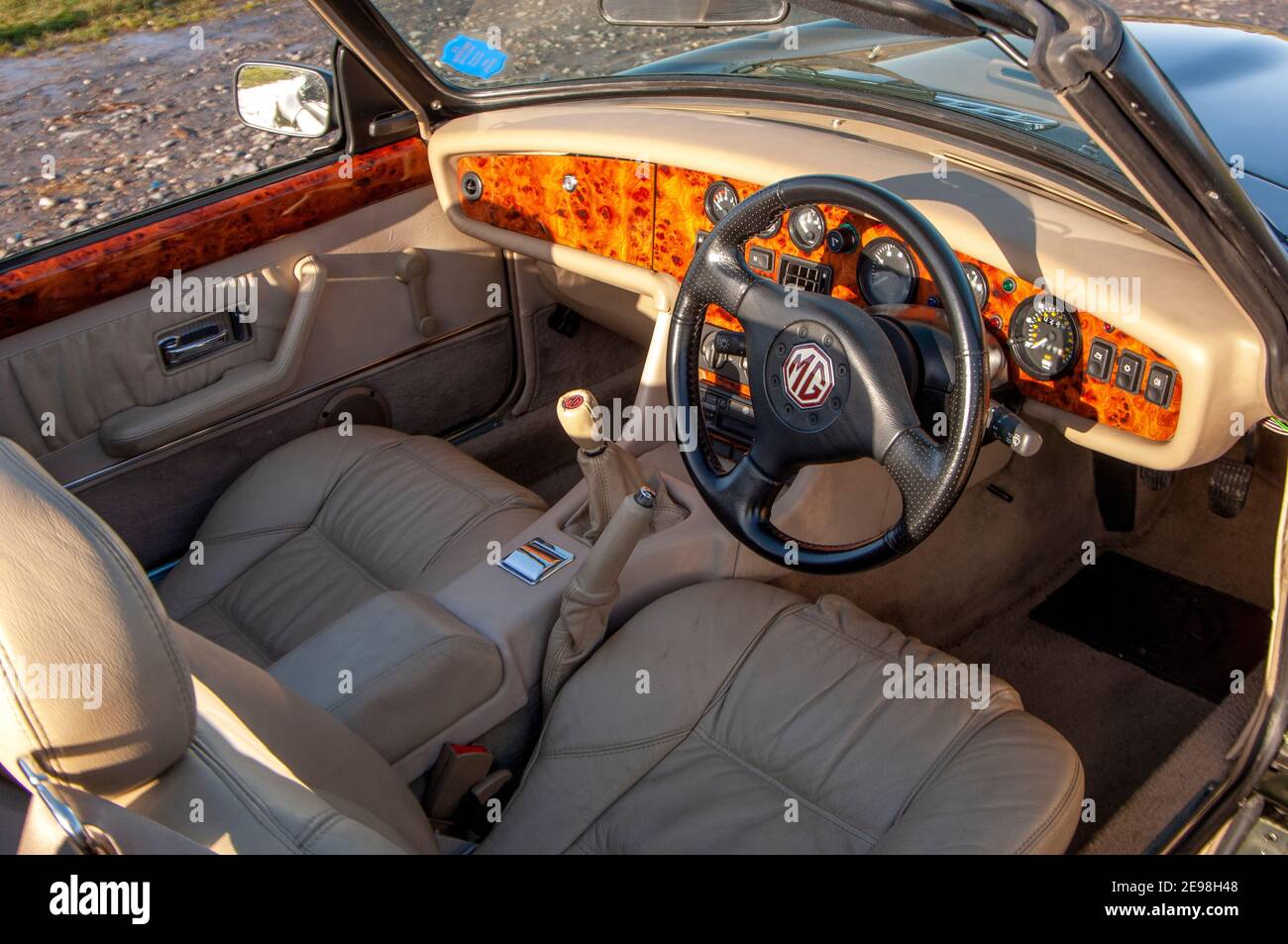 Mgb roadster interior hi-res stock photography and images - Alamy