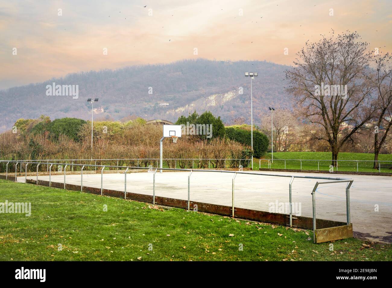 Closed basketball court hi-res stock photography and images - Alamy