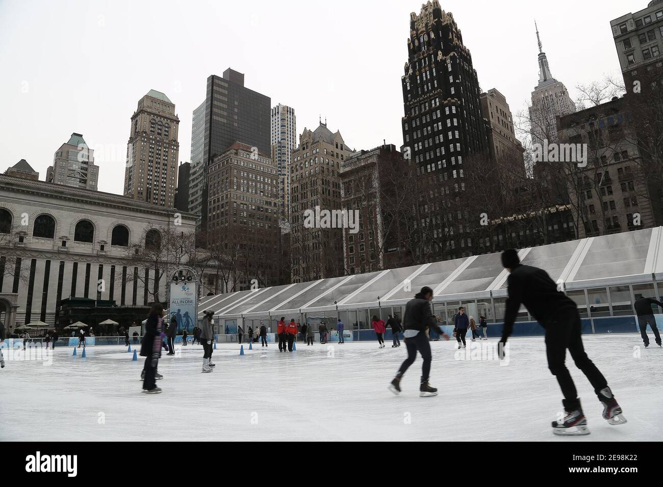 Empire state building snow hi-res stock photography and images - Alamy
