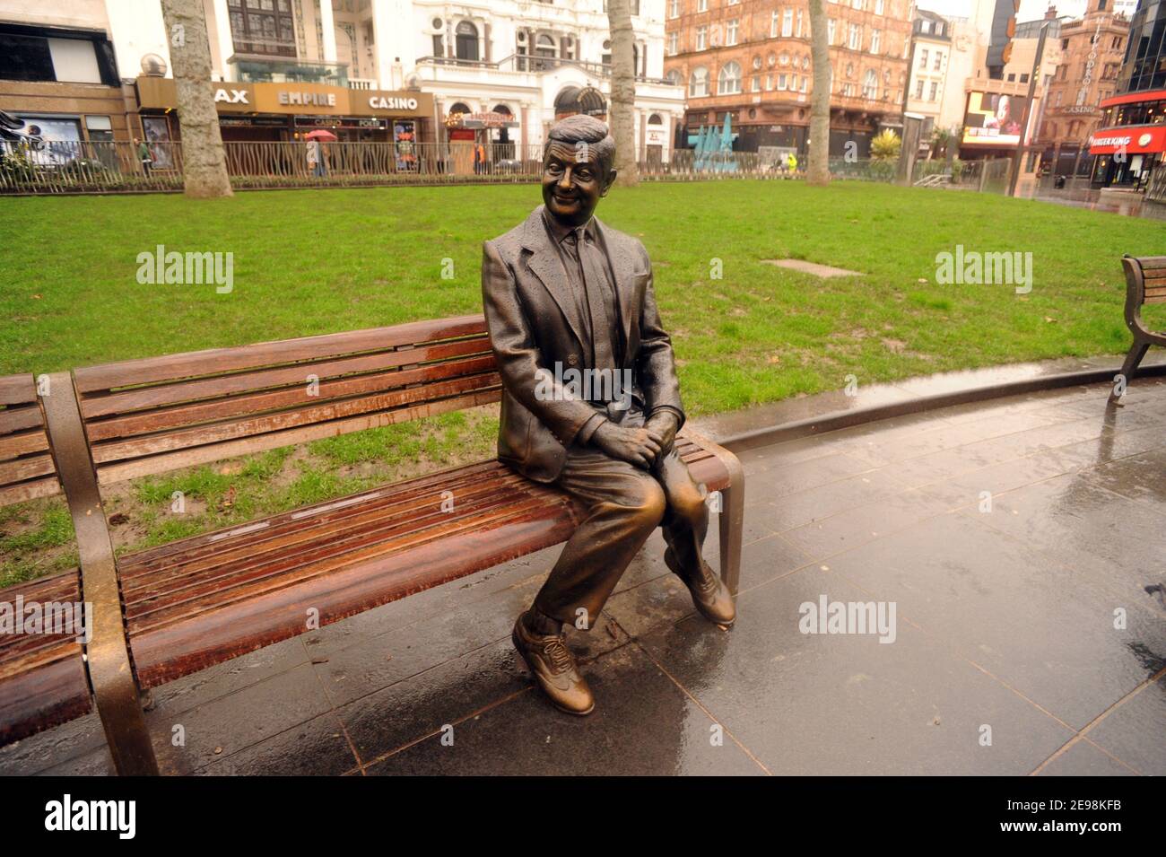 Mr bean statue hi-res stock photography and images - Alamy