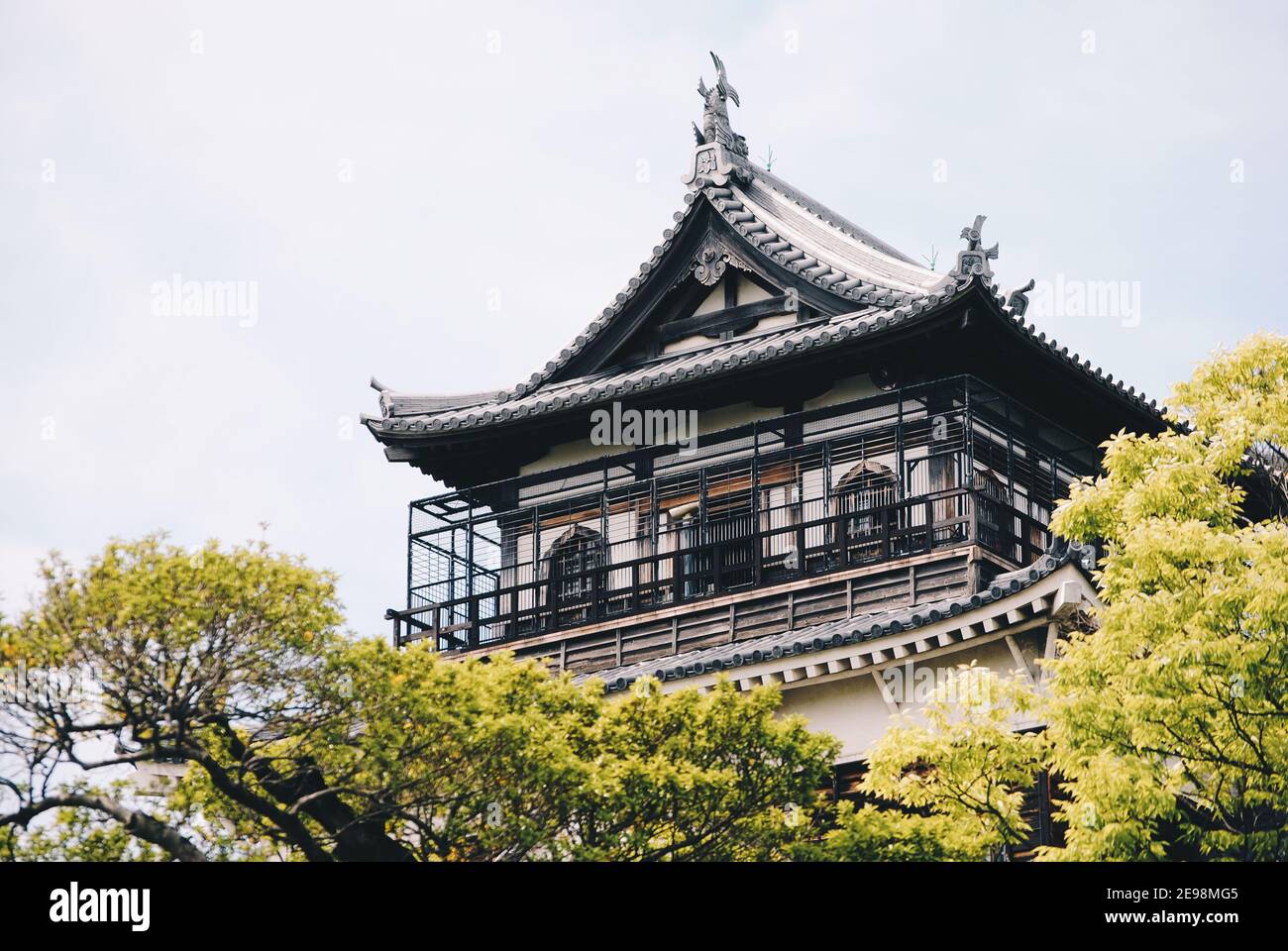 Traditional japanese decorative roof tiles hi-res stock photography and ...