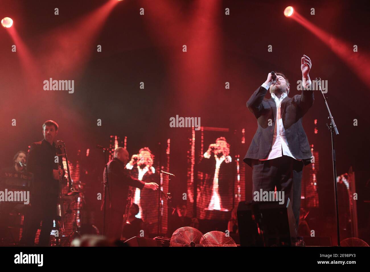 Elbow live at the O2 during the last gig of their current tour Stock Photo - Alamy