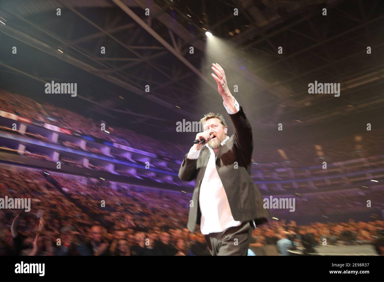 Guy Garvey of Elbow live at the O2 during the last gig of their current tour Stock Photo - Alamy