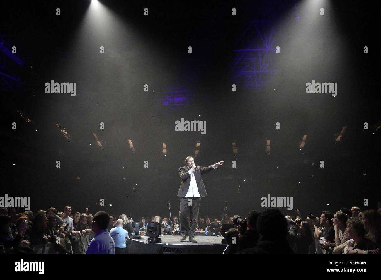 Guy Garvey of Elbow live at the O2 during the last gig of their current tour Stock Photo - Alamy