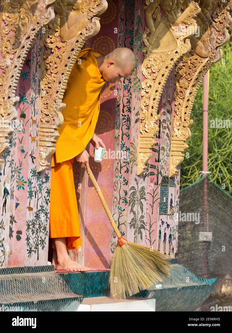 Young buddhist monk sweeping hi-res stock photography and images - Alamy