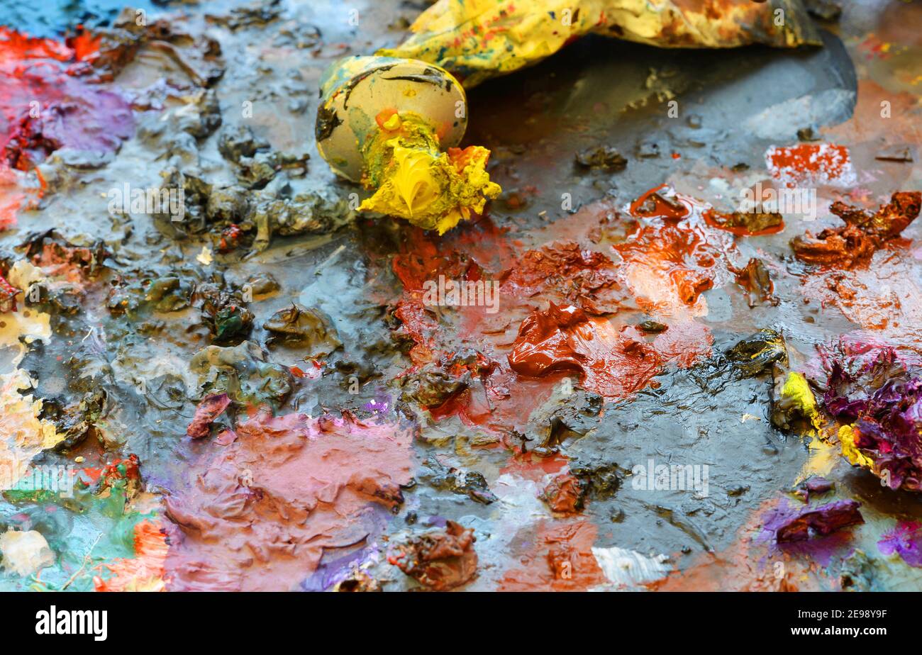 Oil colors on a palette Stock Photo - Alamy