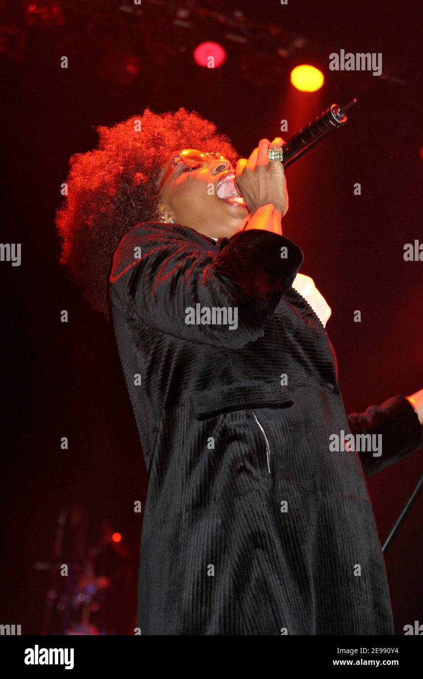 Macy gray singing hi-res stock photography and images - Alamy