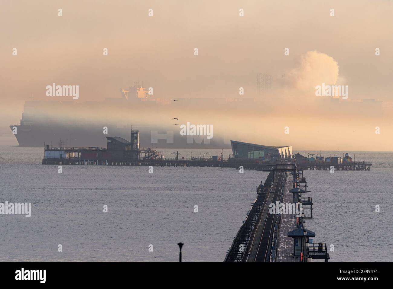 Disappearing ship hi-res stock photography and images - Alamy