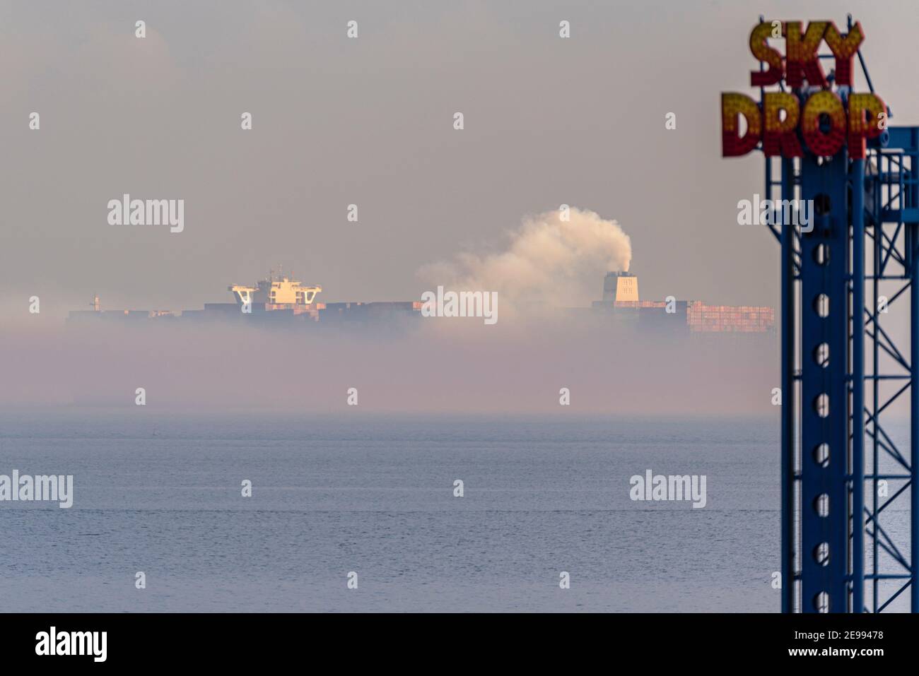 Disappearing ship hi-res stock photography and images - Alamy
