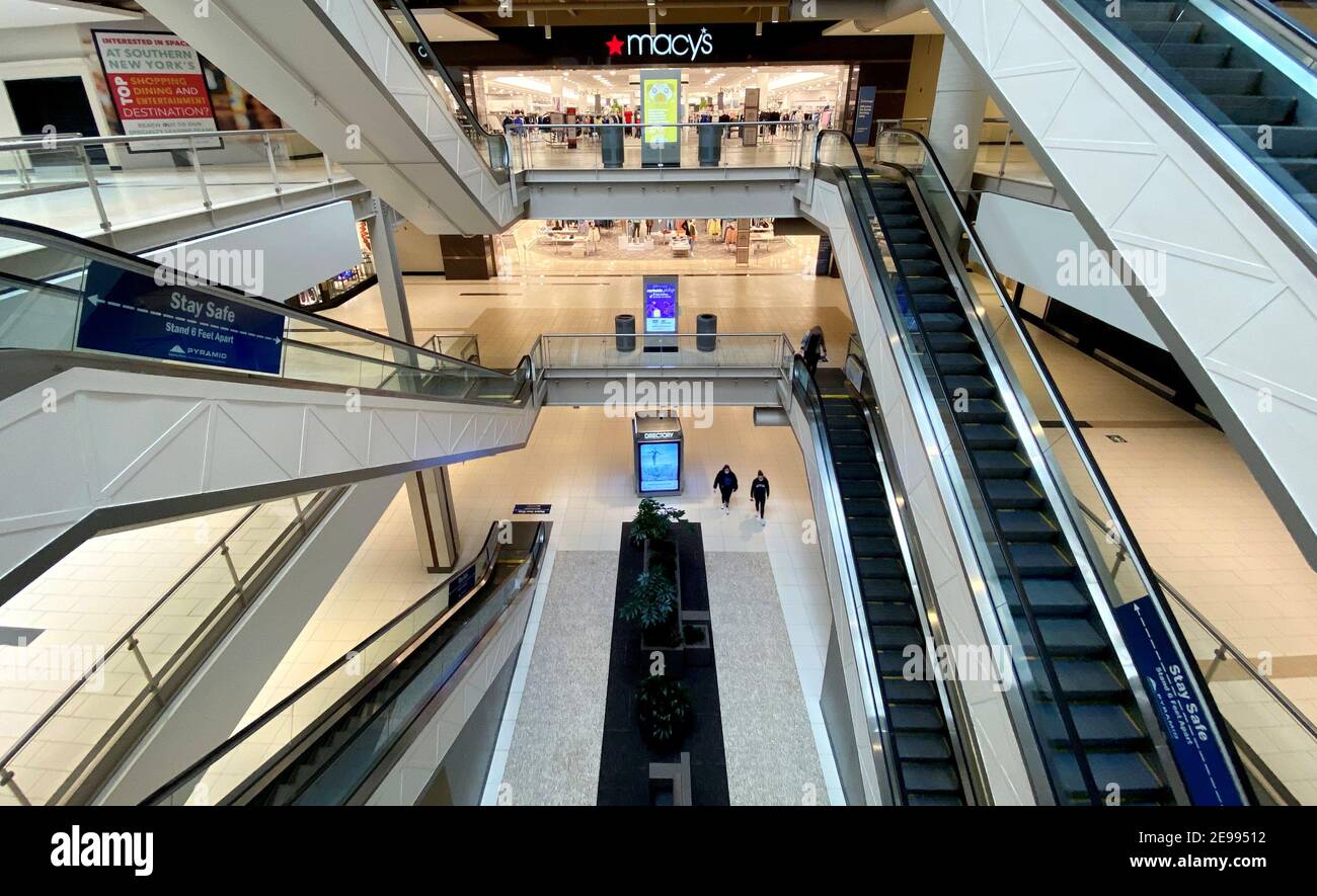 Palisades center mall hi-res stock photography and images - Alamy