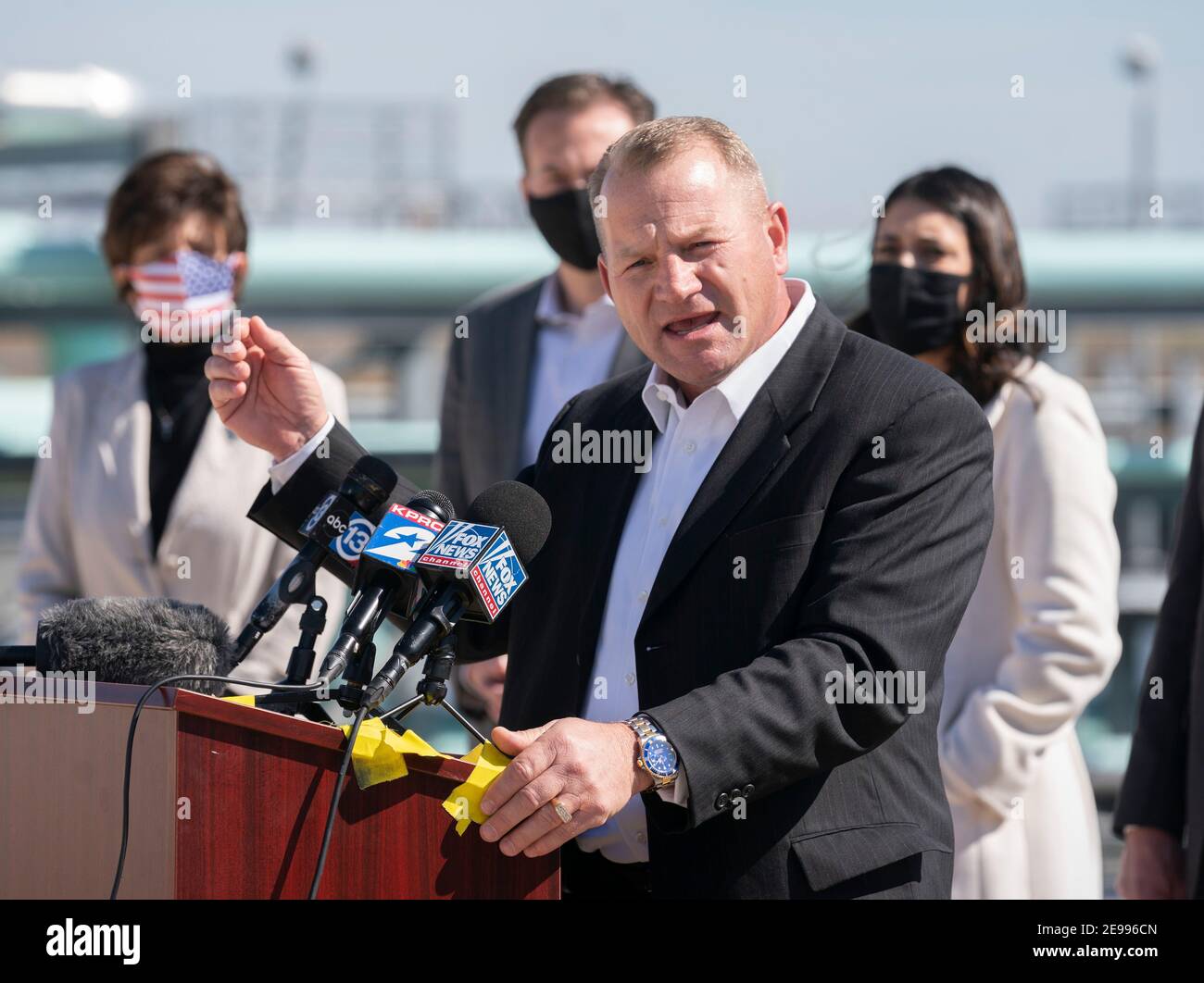 Microphones press executive hi-res stock photography and images - Alamy