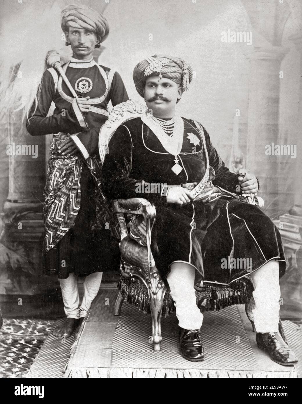 Servant india hi-res stock photography and images - Alamy