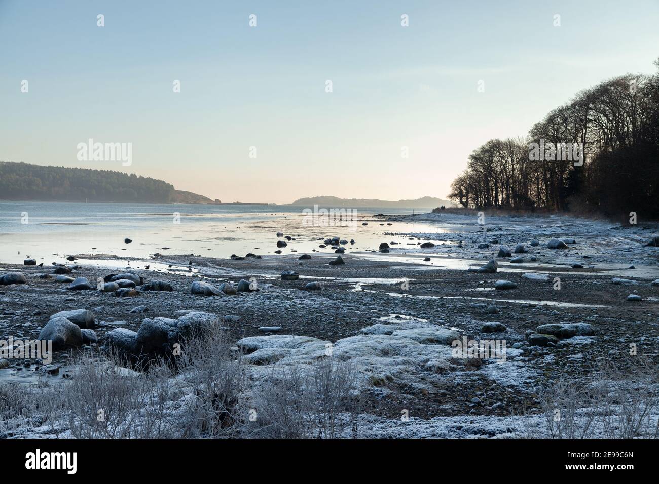 Frosty beach hi-res stock photography and images - Alamy