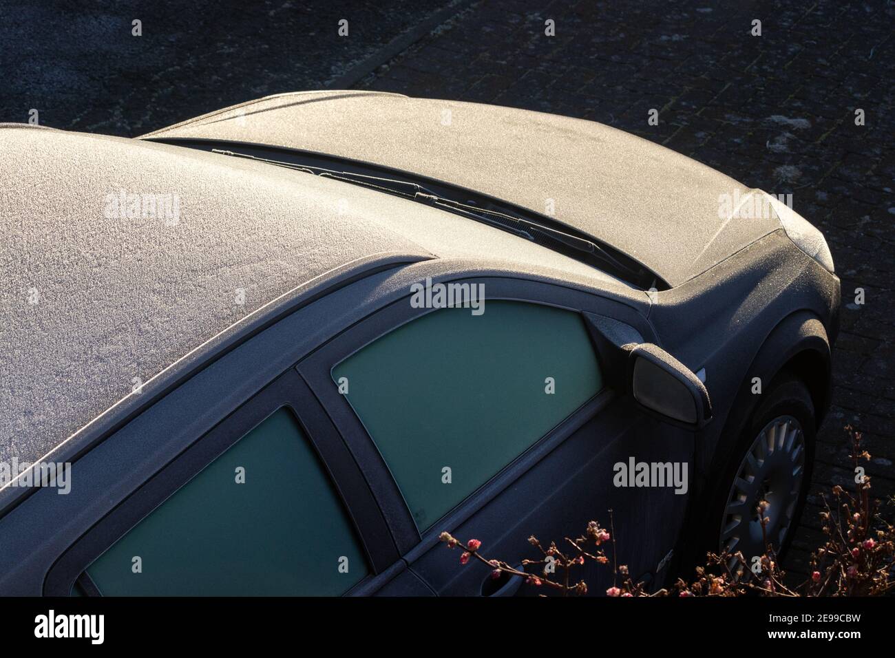 A frosty car from above on a cold winters morning Stock Photo - Alamy