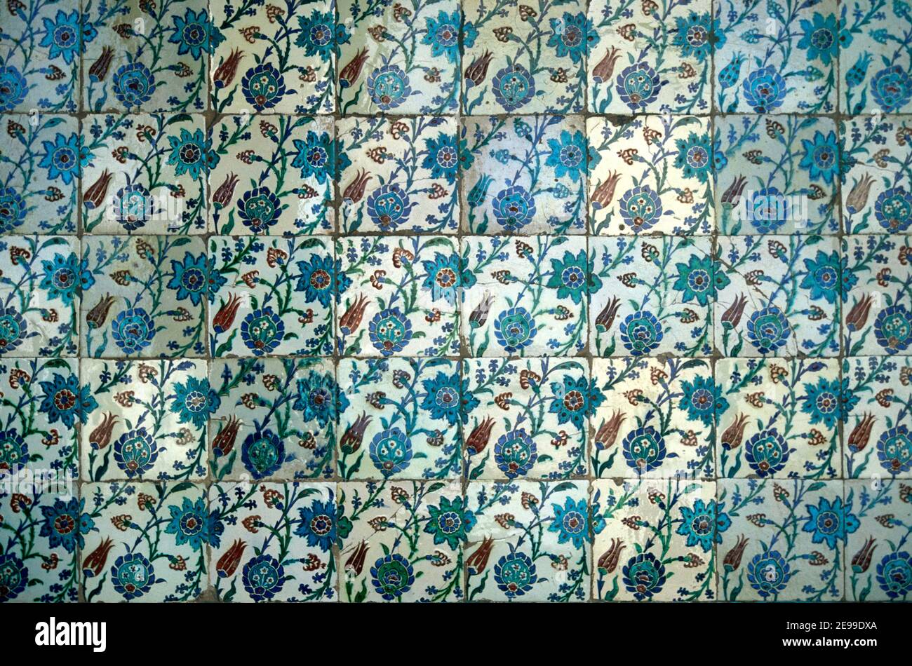 Iznik tiles hi-res stock photography and images - Alamy