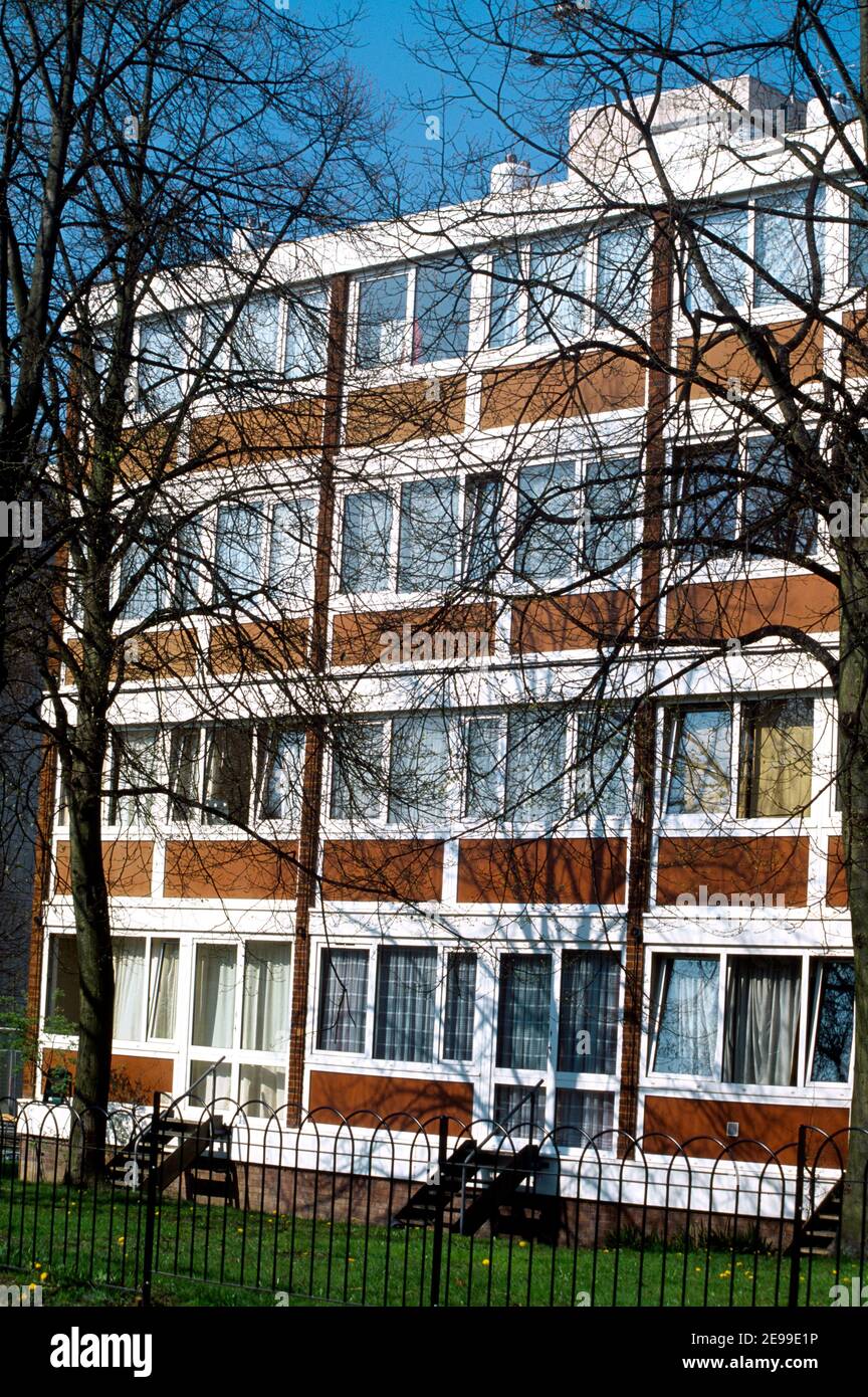Council homes building hi-res stock photography and images - Alamy